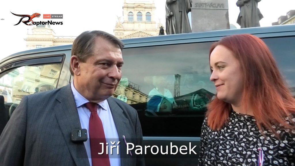 Jiří Paroubek, bývalý premiér vlády ČSSD – krátký rozhovor po jeho vystoupení na demonstraci 28. ...